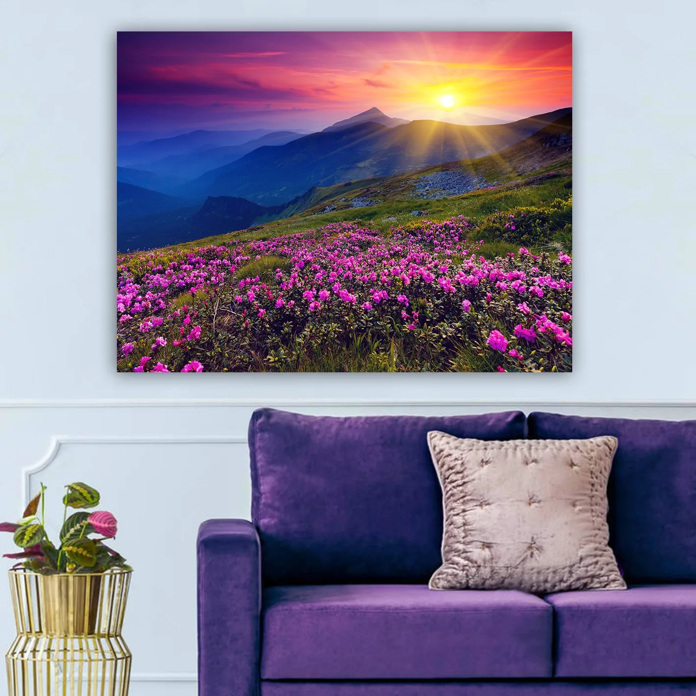 Lerretsbilde 70x100 cm - Fargerikt fjellandskap med blomstrende rosa ...